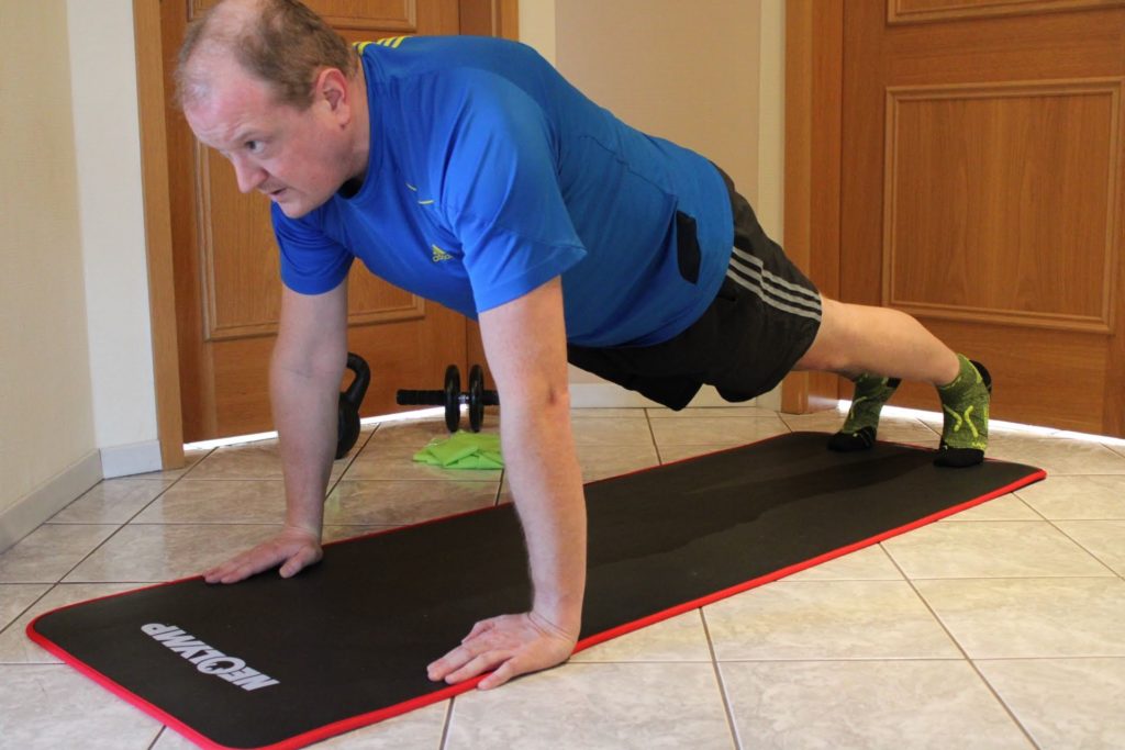 Brusttraining zuhause: So schaffst du eine starke Brust! [+Ratgeber ...